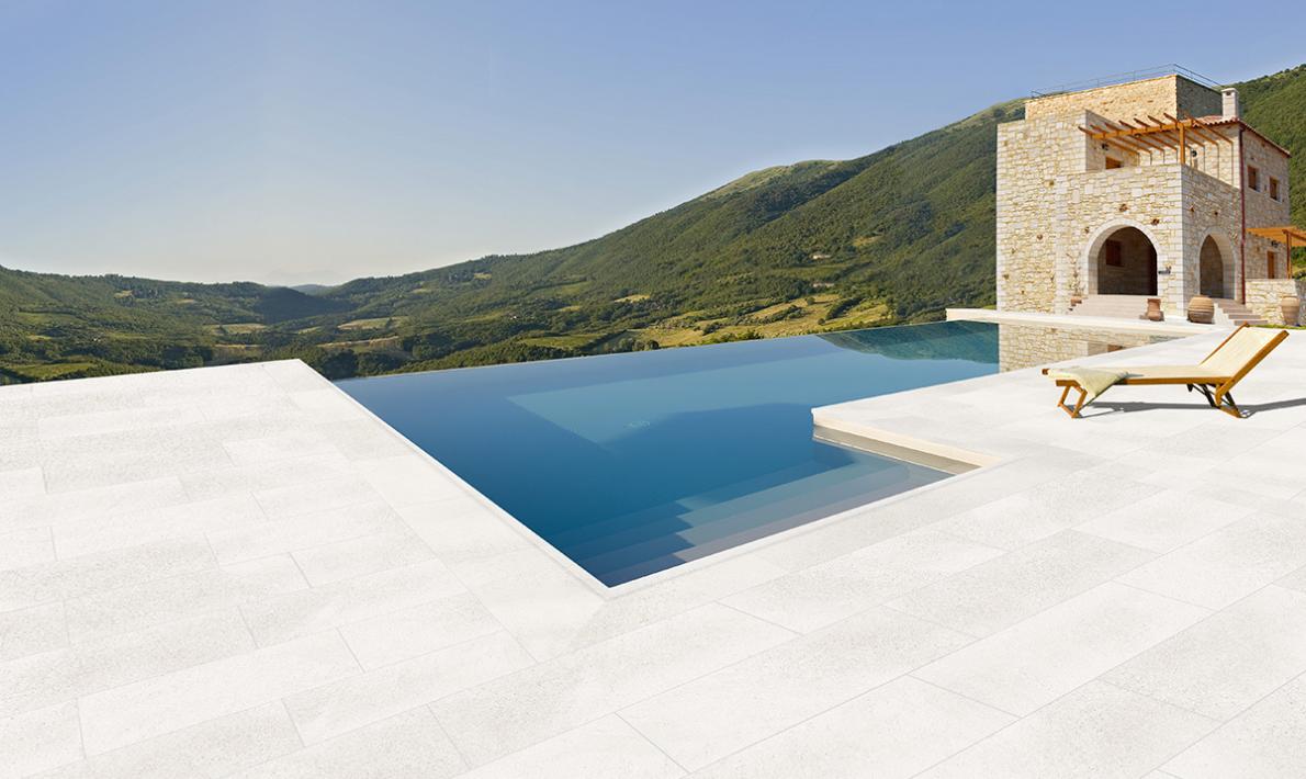 Nueva tendencia: las infinity pool o piscinas desbordantes - Cerámica Mayor